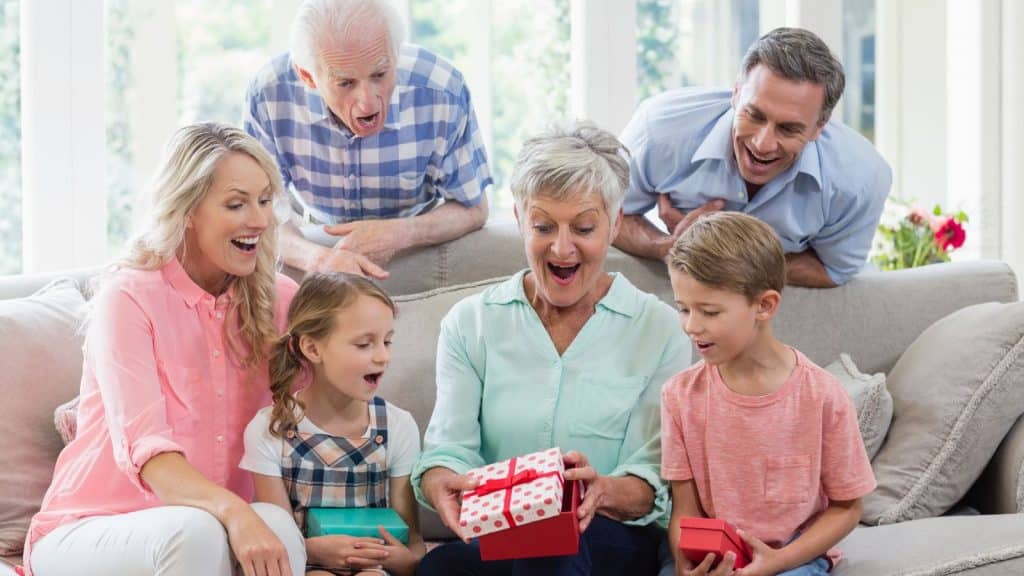 14 Quick Tips To Be a Good Gift Giver